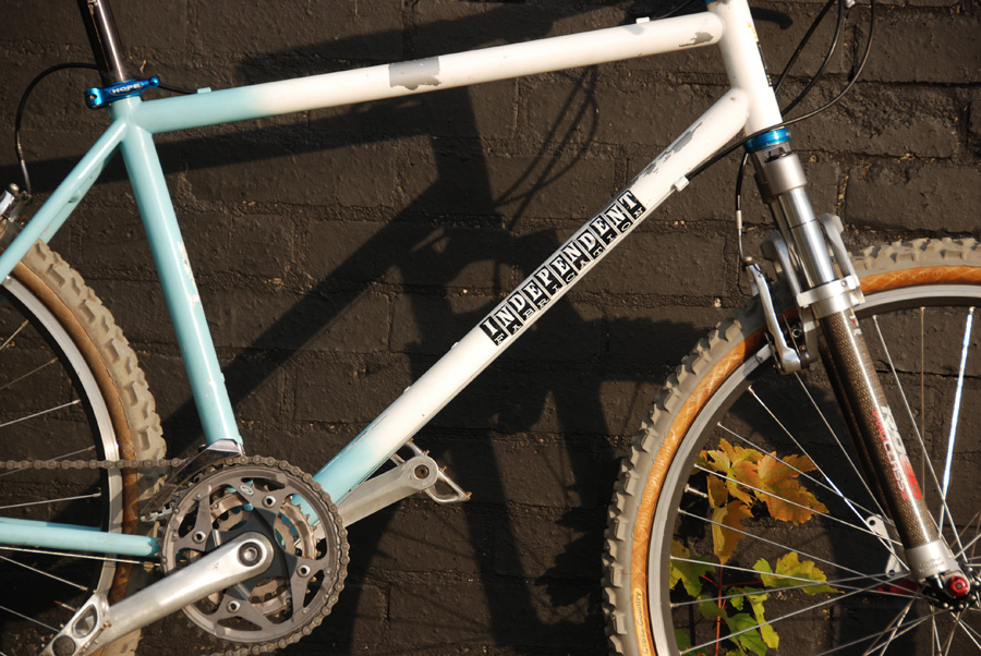 Independent Fabrication Deluxe + Pace RC200 F4 | Retrobike